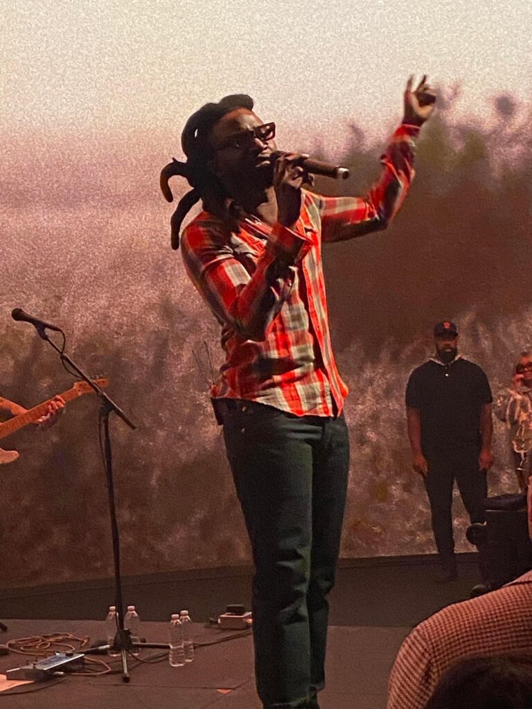 Shaboozey’s AMAs Eye Roll Goes Viral: Look + Listen – PRO MOTION Music News
